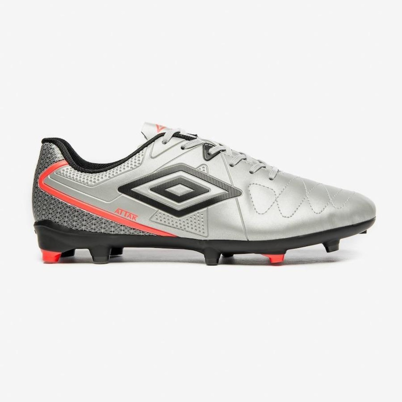 Chuteira de Campo Umbro Attak Eternal - Adulto | Centauro