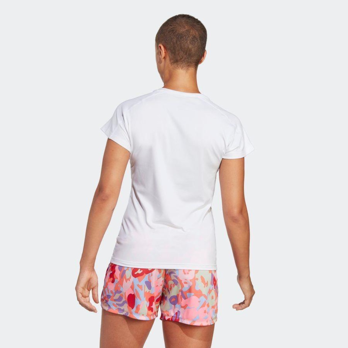 Camiseta Gola V Train Essentials Minimal Branding - Feminina | Centauro